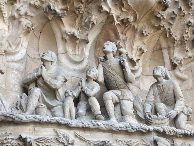 Gothic Paths, Tapas & Sagrada Familia. Private Tour - The Grand Finale: Sagrada Familia