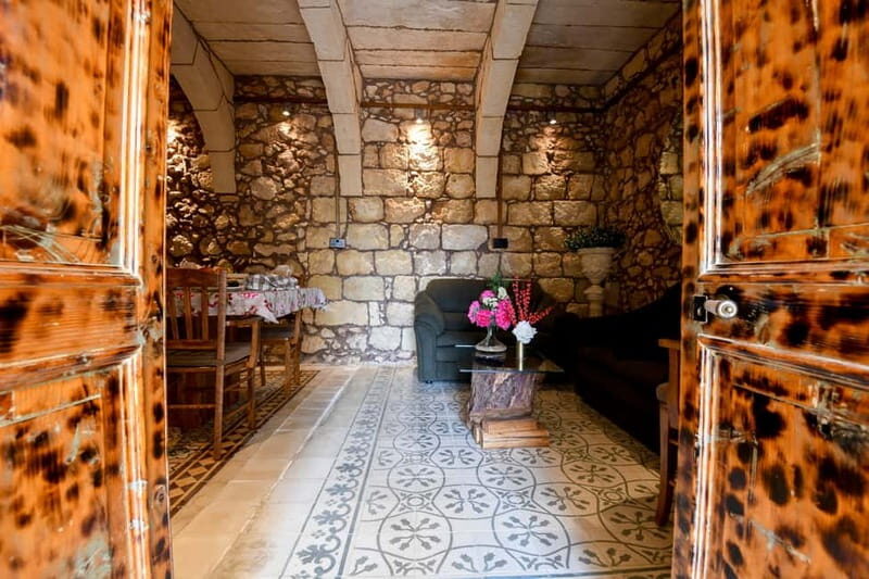Gozo: Traditional and Local Breakfast in a Historic building - Key Points