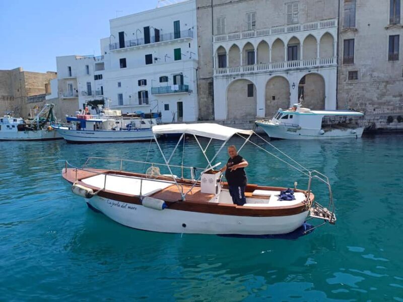 Gozzo tour along the coast of Monopoli - Exploring the Scenic Coast of Monopoli on a Gozzo