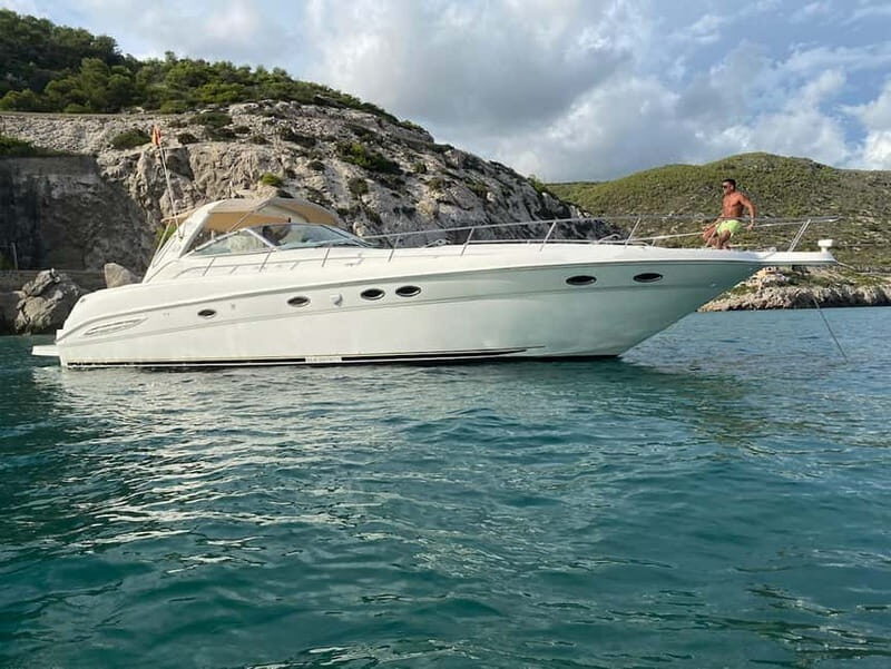 Gran Canaria: Shared yacht excursion with beverages, lunch and snorkeling - Transport and Group Size