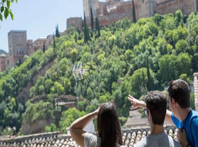 Granada: Albaicín and Sacromonte 2.5-Hour Walking Tour - Tips for Making the Most of Your Experience