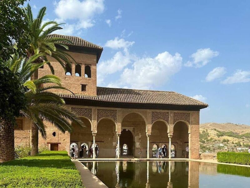 Granada: Albaicin and Sacromonte Guided Walking Tour - Discovering Granada’s Historic Heart