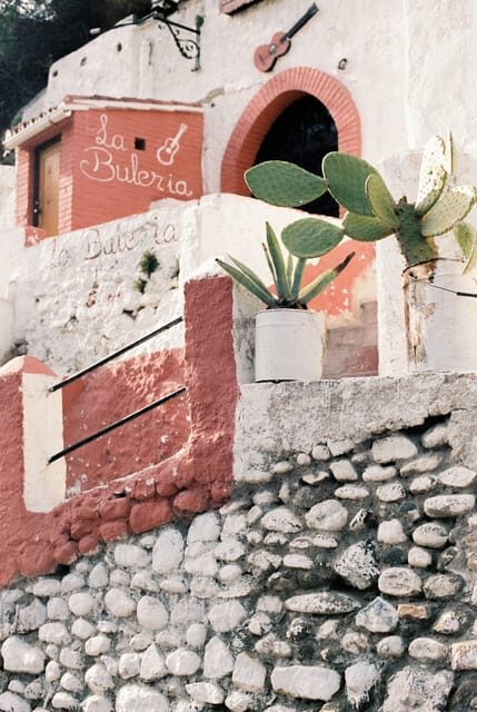 Granada: Albaicín and Sacromonte Sunset Tour & Flamenco Show - Key Points