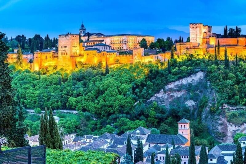 Granada : Albayzin and Sacromonte Walking Tour - Detailed Breakdown of the Itinerary