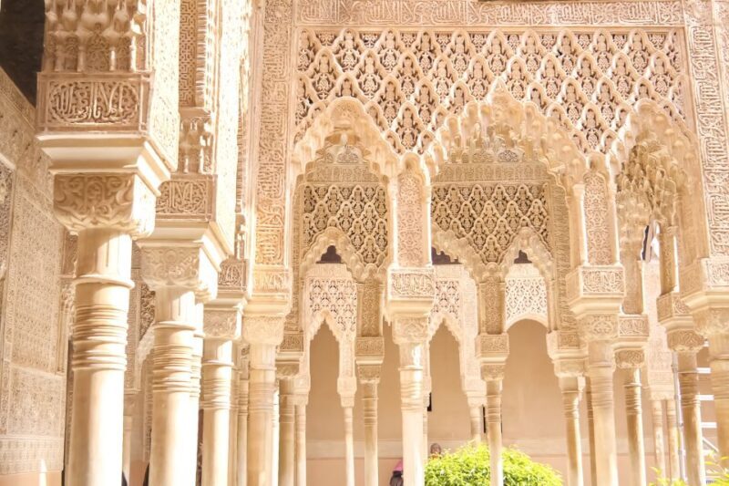 Granada: Alhambra and Generalife Private Fast-Track Tour - The Value of a Private Guided Tour