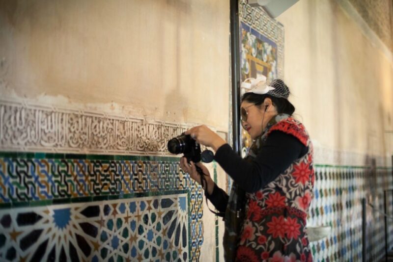 Granada: Alhambra and Nasrid Palaces Private Tour - The Value of a Private Guided Tour
