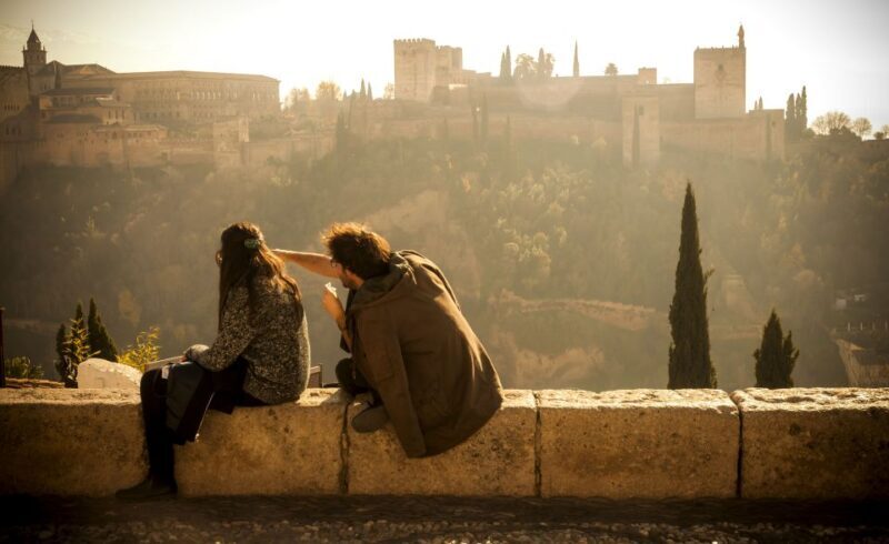 Granada: Alhambra, Cathedral, Royal Chapel and Albayzin tour - Key Points