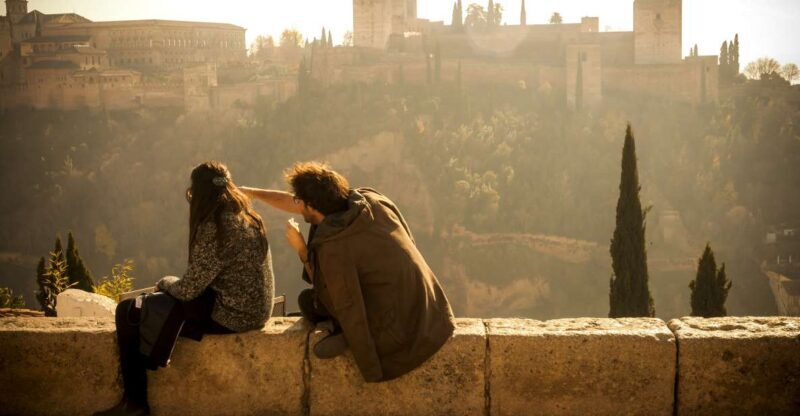 Granada: Alhambra, Cathedral, Royal Chapel and Albayzin tour - Exploring the Alhambra: A Closer Look