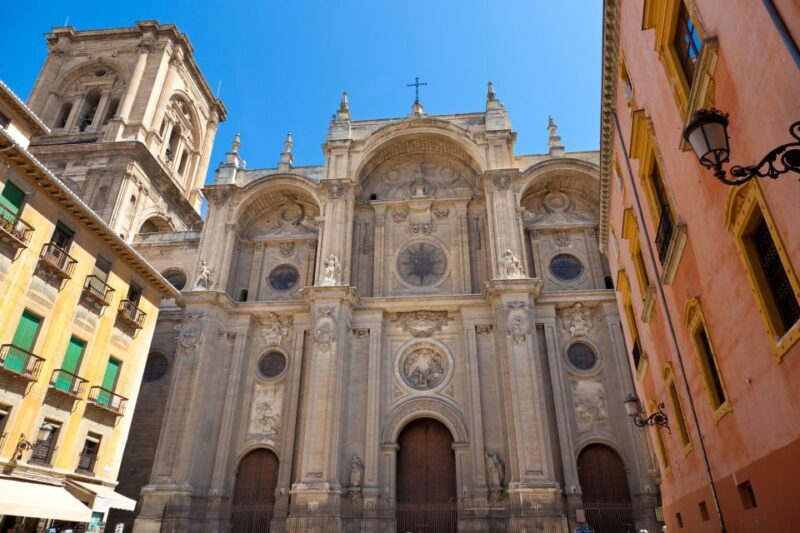 Granada: Alhambra, Cathedral, Royal Chapel and Albayzin tour - FAQ