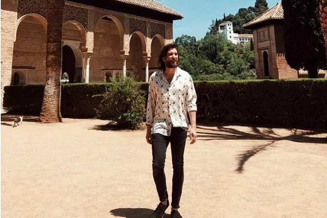 Granada: Alhambra Comlex + Nasrid Palaces + Alcazaba Guided Tour - Who should consider this tour?