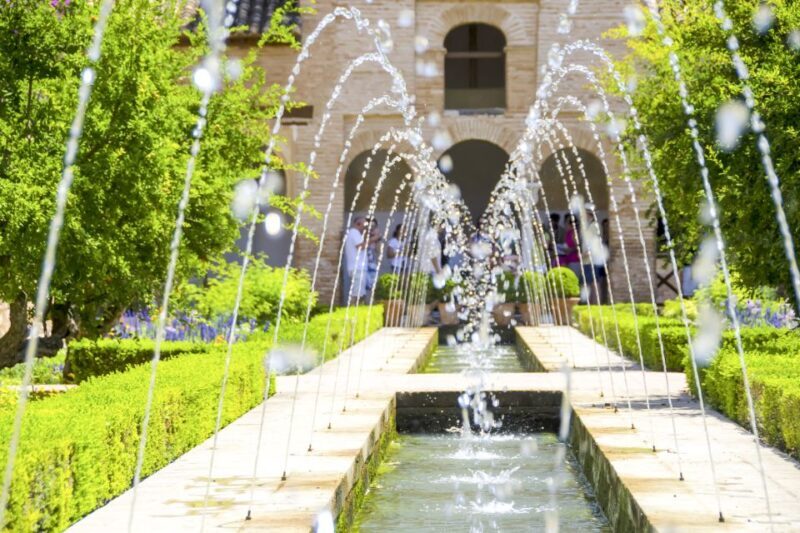 Granada: Alhambra Gardens, Generalife & Alcazaba Guided Tour - Practical Considerations and Tips