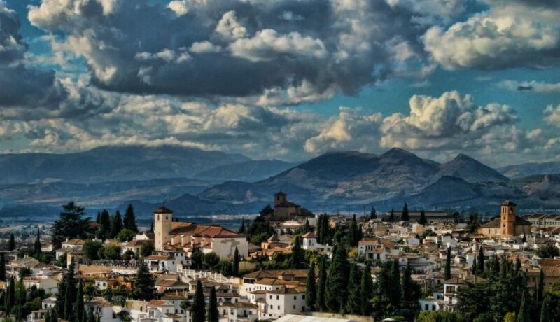 Granada: Alhambra, Generalife & Albaicin Private Tour - Who Should Consider This Tour?
