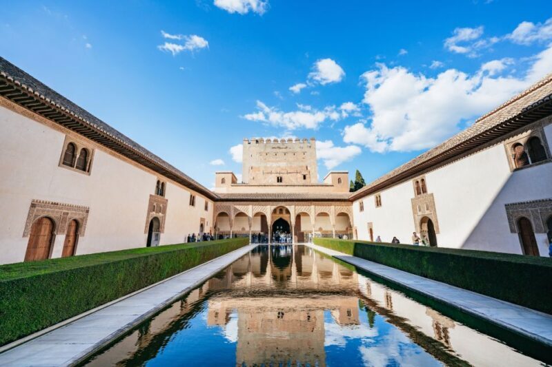 Granada: Alhambra Guided Tour with Nasrid Palaces & Gardens - Getting to Know the Alhambra: Whats Included and How It Matters