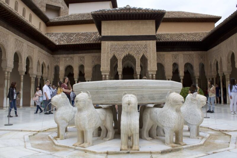 Granada: Alhambra Guided Tour with Nasrid Palaces - Key Points