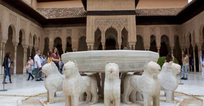 Granada: Alhambra Guided Tour with Nasrid Palaces - Analyzing the Experience: What You Can Expect