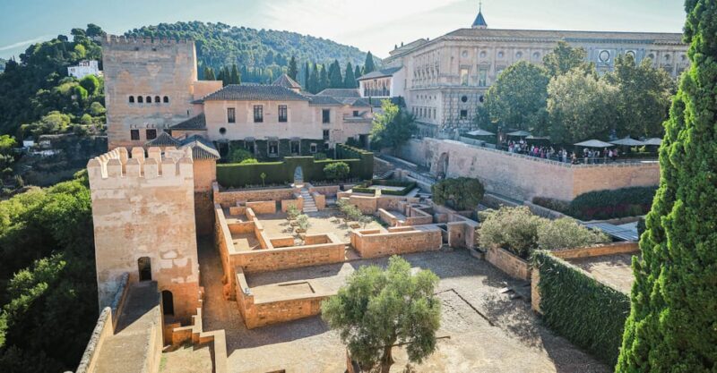 Granada: Alhambra & Nasrid Palaces Small Group Guided Tour - Practical Tips for Your Visit