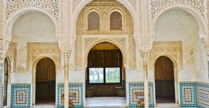 Granada: Alhambra Regular Tour - Key Points