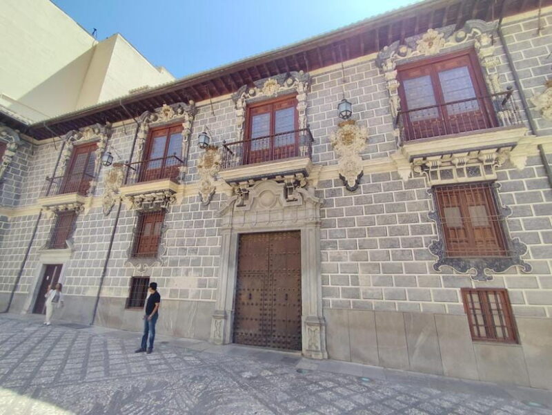 Granada: City center and Albaicin Private Tour - Key Points