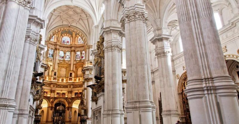 Granada: City Center, Cathedral, Capilla Tour - Key Points