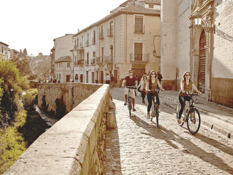 Granada: Electric Bike Tour of Albayzin and Sacromonte - Key Points