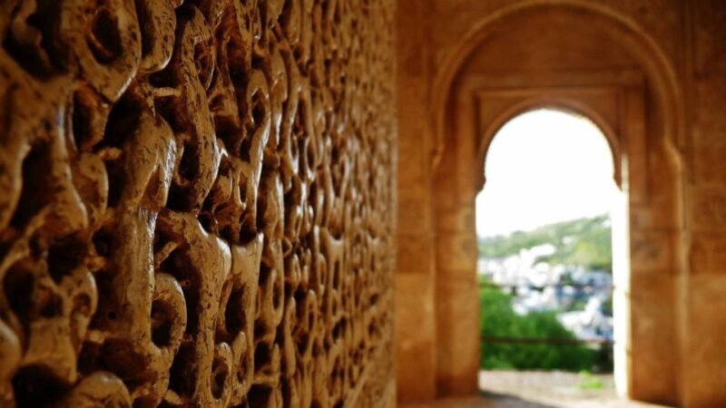Granada: Fast-Track Alhambra & Nasrid Palaces Guided Tour - Authentic Experiences and Highlights from Reviews