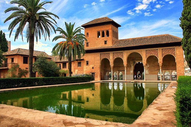 Granada Full Day Tour From Malaga - How the Itinerary Breaks Down
