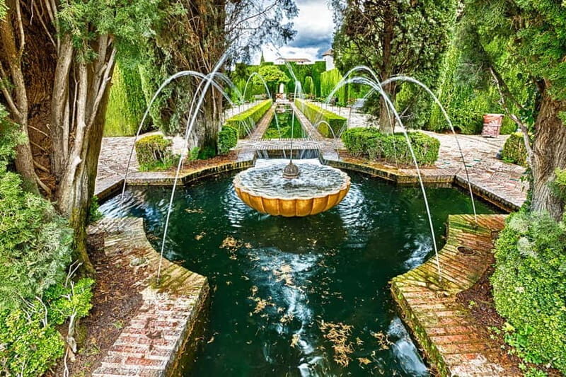Granada: Gardens of the Alhambra and Generalife Regular Tour - Overview and What to Expect