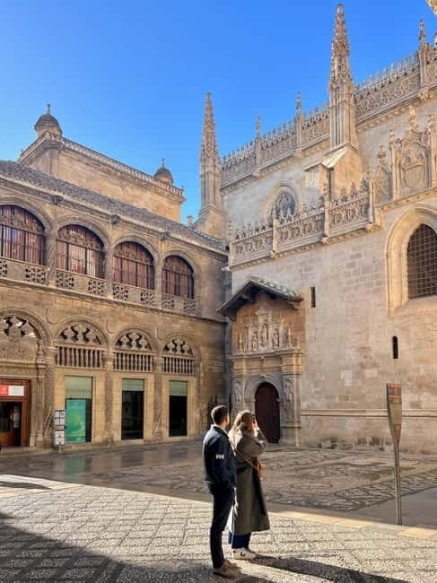 Granada: Guided City Tour with a Local Enthusiast - Key Points