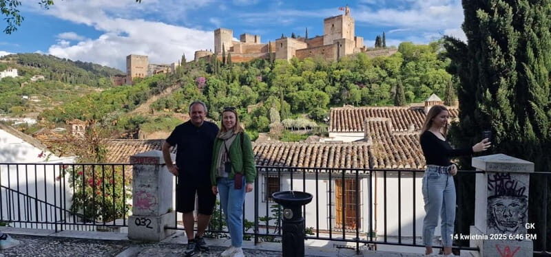 Granada: Guided City Tour with a Local Enthusiast - The Tour Experience: A Deep Dive