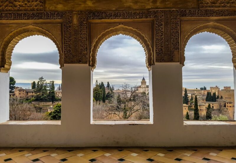 Granada: Private Fast-Track Alhambra and Albaicin Tour - Granada: Private Fast-Track Alhambra and Albaicin Tour