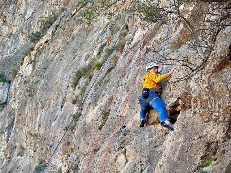 Granada: Rock climbing top-rope Placas Negras - What Makes Placas Negras a Great Choice for First-Time Climbers?