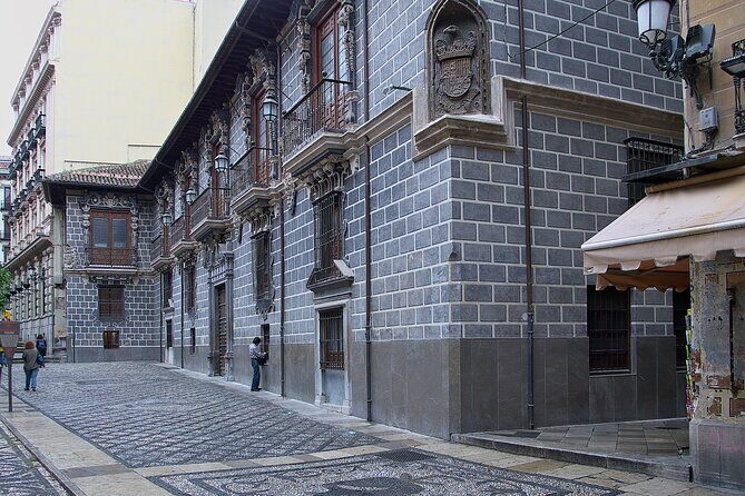 Granada: Royal Chapel guided walking tour - The Sum Up