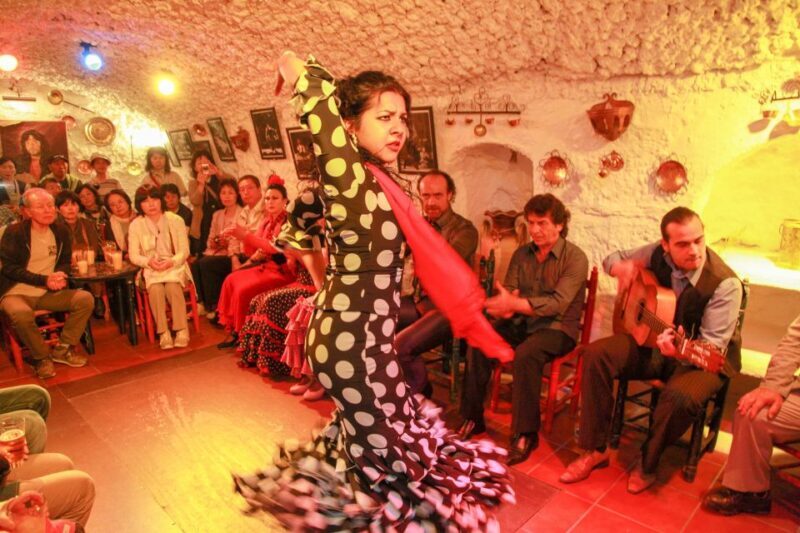 Granada: Sacromonte Caves Flamenco Show with Dinner - The Performance: Passion, Talent, and Atmosphere
