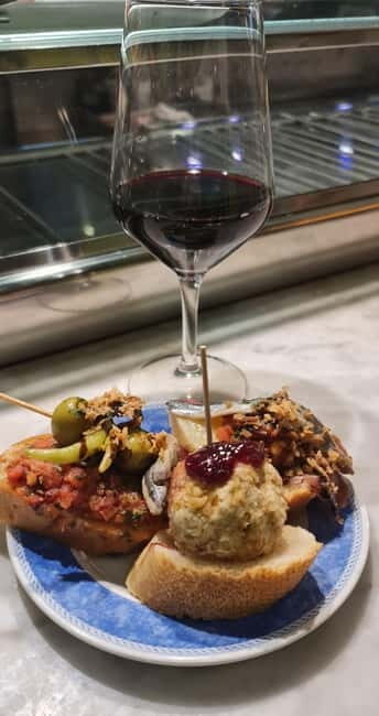 Granada: Tapas and Wine Tour with Local Guide. All included. - Why This Tour Stands Out
