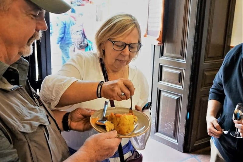 Granada: Traditional Tapas and Wine Tour - Key Points