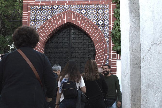 Granada's Hidden Treasures: Albayzin and Sacromonte Walking Tour - Frequently Asked Questions