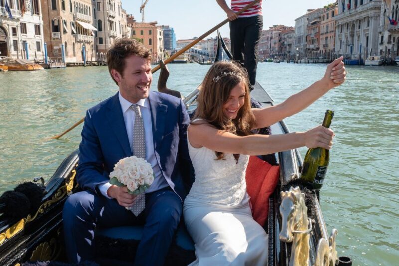 Grand Canal: Renew Your Wedding Vows on a Venetian Gondola - What makes this tour special?