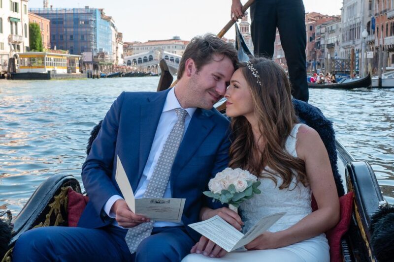 Grand Canal: Renew Your Wedding Vows on a Venetian Gondola - What’s included and what’s not?