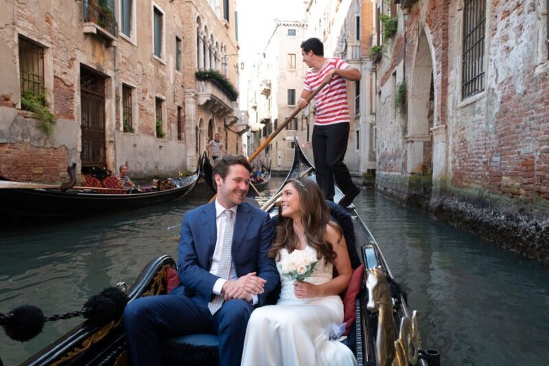 Grand Canal: Renew Your Wedding Vows on a Venetian Gondola - Meeting points and logistics
