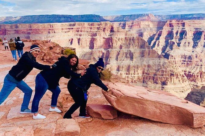 Grand Canyon Tour in Spanish with Skywalk and Hoover Dam included - Who will this tour delight?