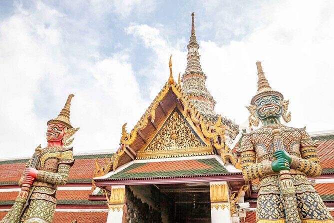 Grand Palace, Wat Phra Kaew, Wat Pho and Wat Arun Walking Tour From Bangkok - FAQ