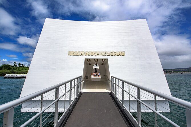 Grand Pearl Harbor and City Tour - An Honest Look at the Pearl Harbor and City Tour