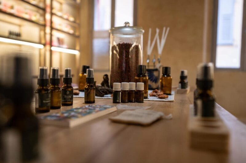 Grasse: 100% natural perfume creation workshop - The Experience Environment