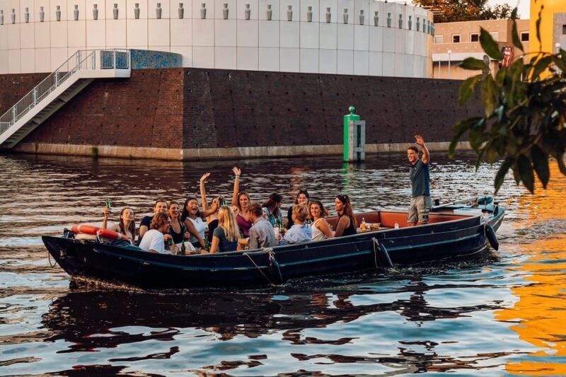 Groningen: City canal cruise (with unlimited drinks) - Key Points