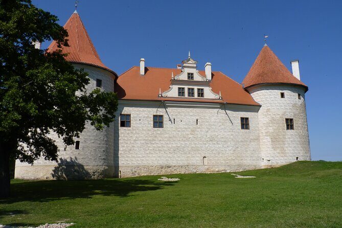 Group Tour: Hill of Crosses, Rundale Palace & Bauska Castle - Authentic Experiences and Local Flavors