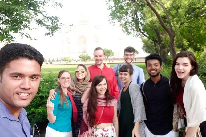 Group Tour: Same Day Trip to Agra Including Taj Mahal and Agra Fort - Visiting Local Artisans and Markets