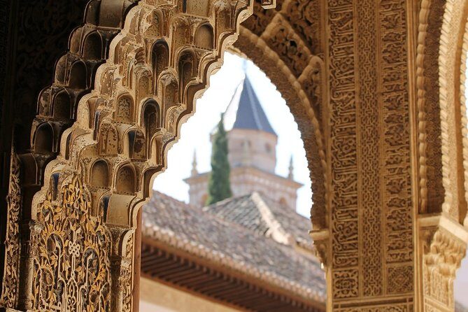 Group tour: the Alhambra of Granada - The Experience of the Guided Tour: An Inside Look