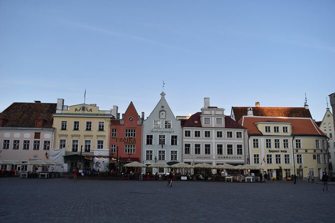 Group walking tour in Tallinn Old Town - A Walk Through History: The Itinerary Unpacked