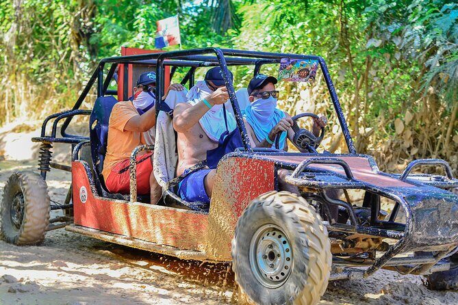 Grupo Pequeño en Buggys o ATV por el lodo en Punta Cana - The Sum Up
