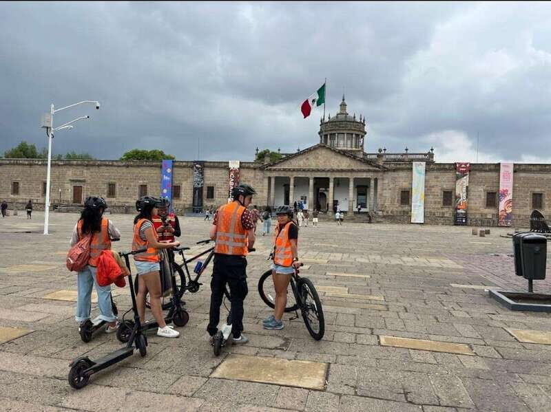 Guadalajara: Bicycle tour of the city visiting places of interest. - Who Should Consider This Tour?